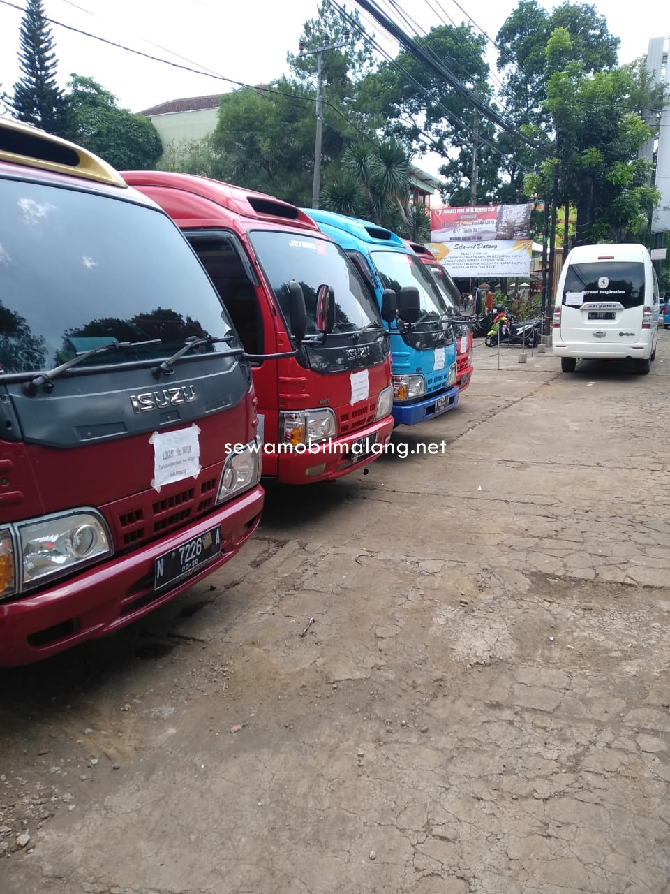 Sewa Elf Long Malang : Harga dan Keuntungannya